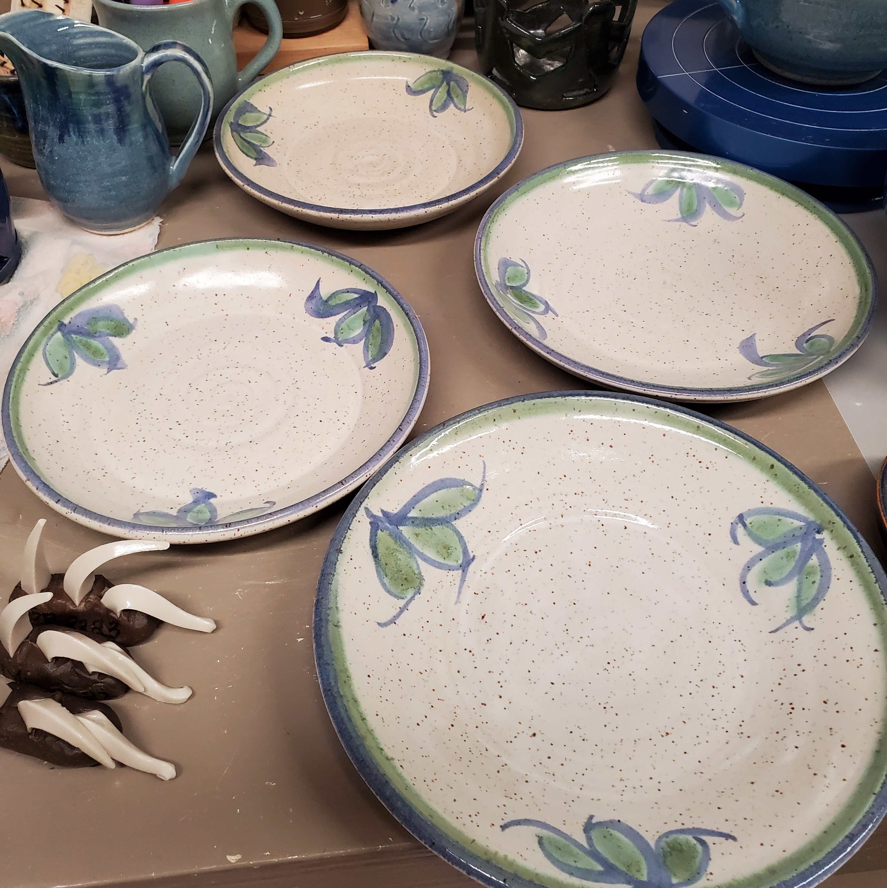 Black and White – Spirit Bay Pottery